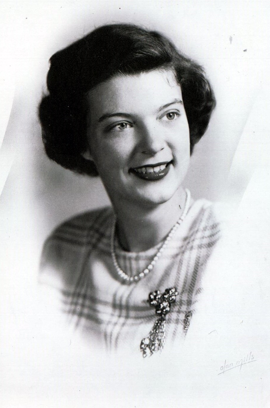 Sarah Burrows's Instagram, Twitter & Facebook on IDCrawl