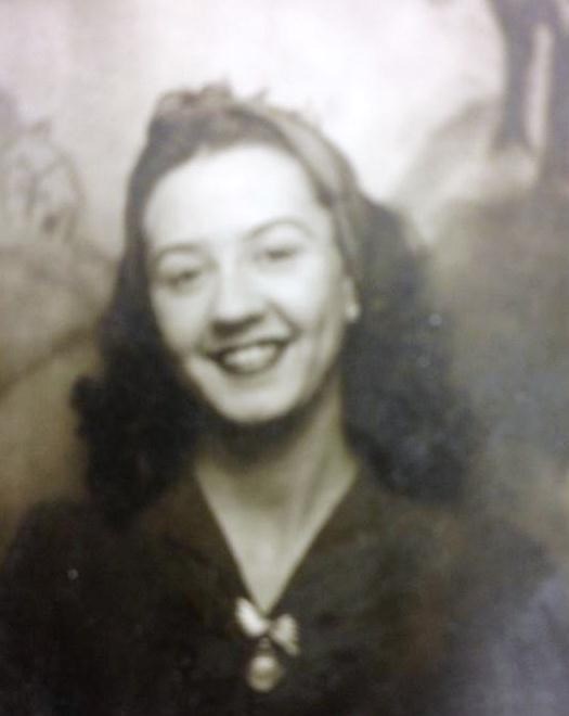 Emma Malone's Instagram, Twitter & Facebook on IDCrawl