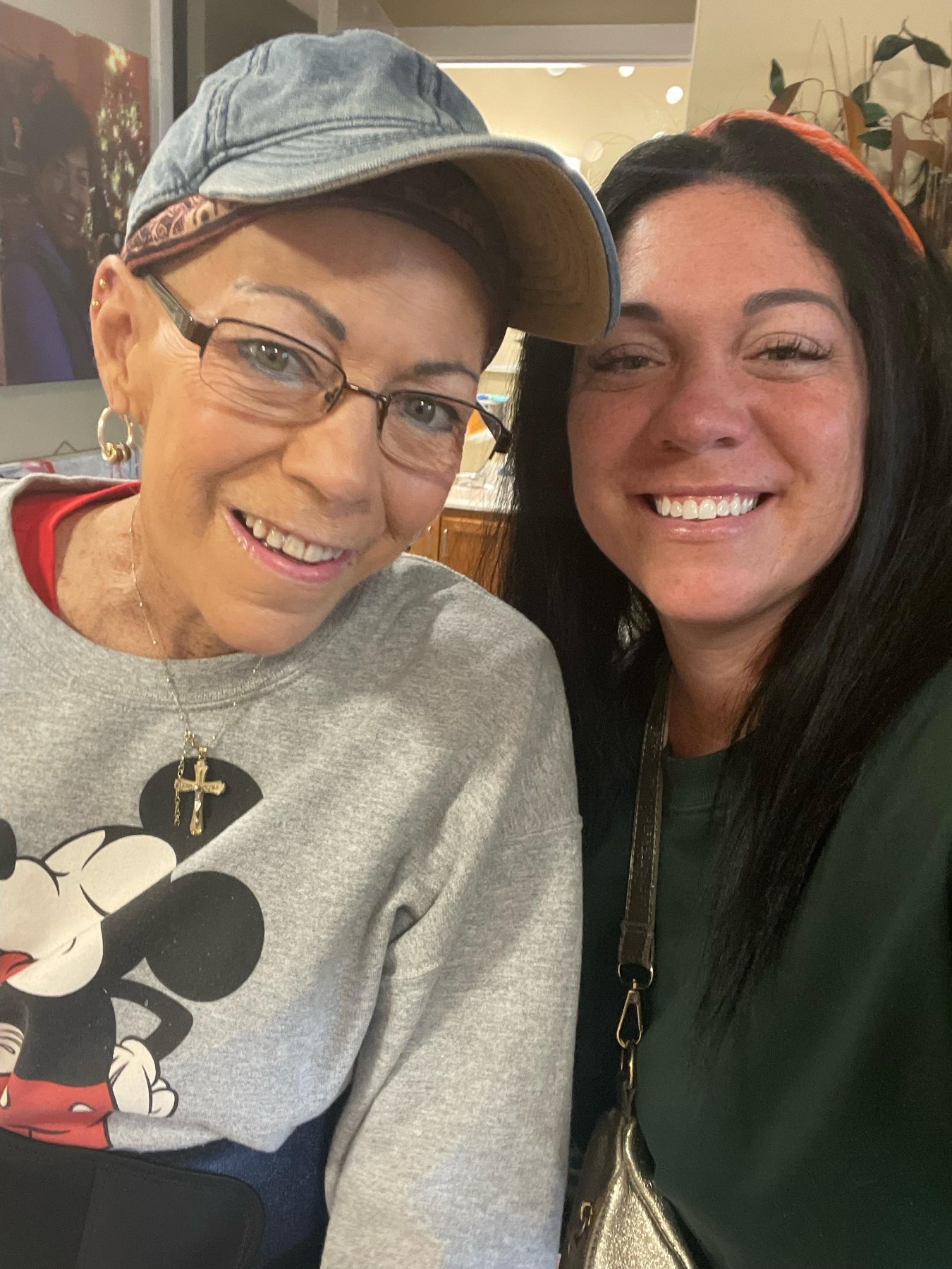 Lisa Russell's Instagram, Twitter & Facebook on IDCrawl