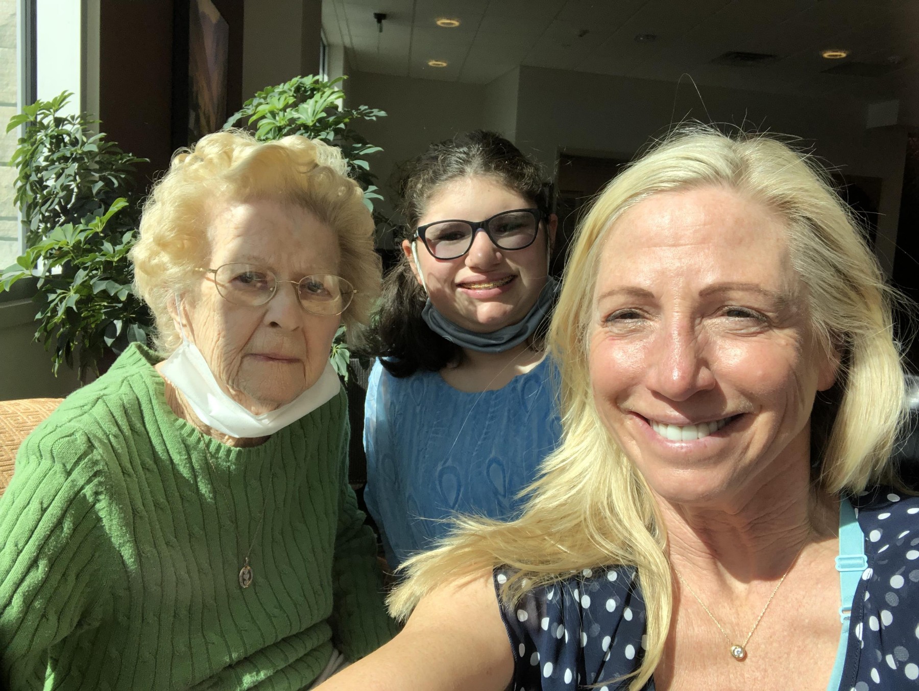 Helena Ross's Instagram, Twitter & Facebook on IDCrawl