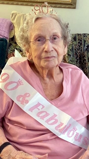 Julia Roper's Instagram, Twitter & Facebook on IDCrawl