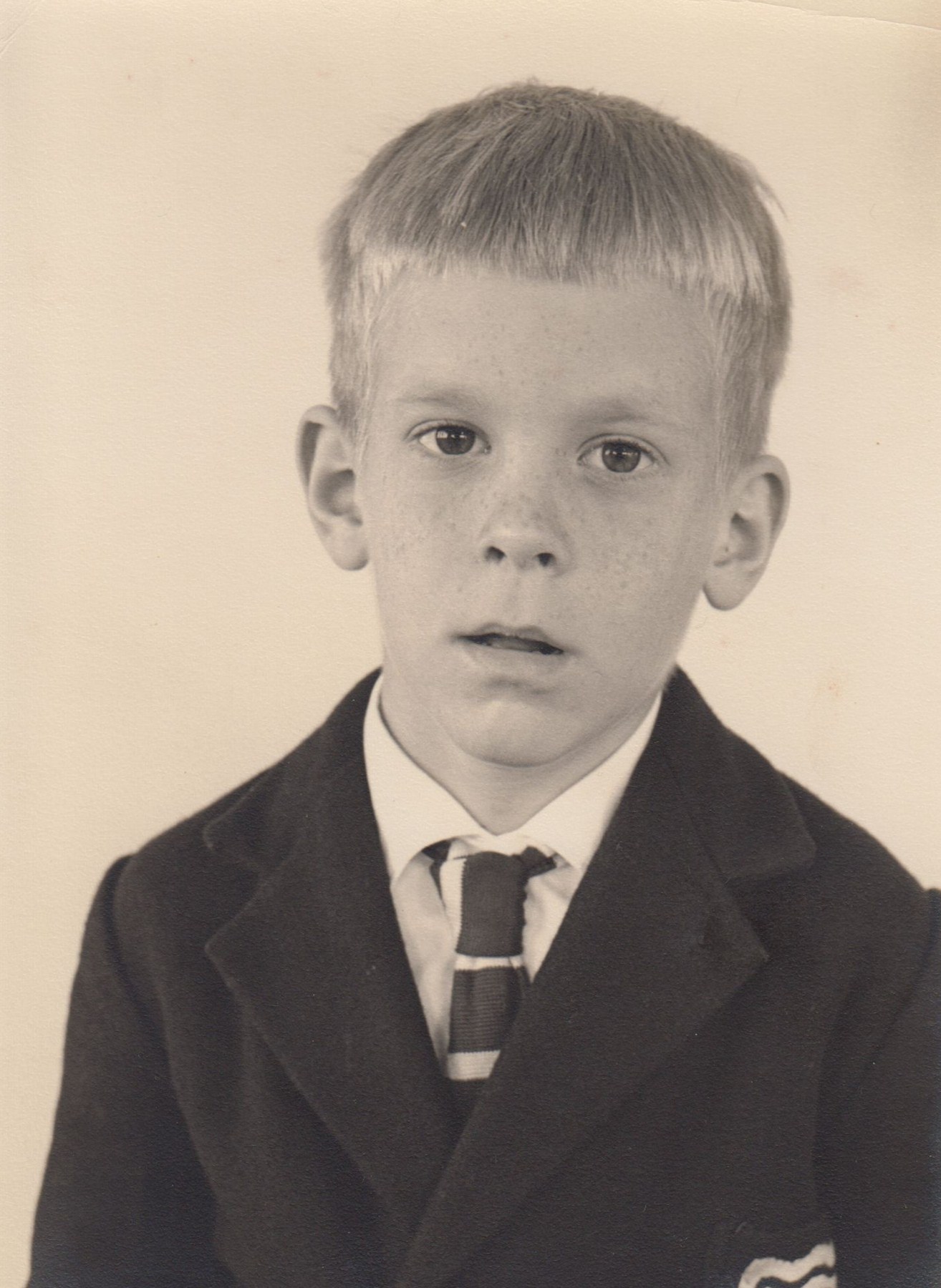 Ian Neil's Instagram, Twitter & Facebook on IDCrawl