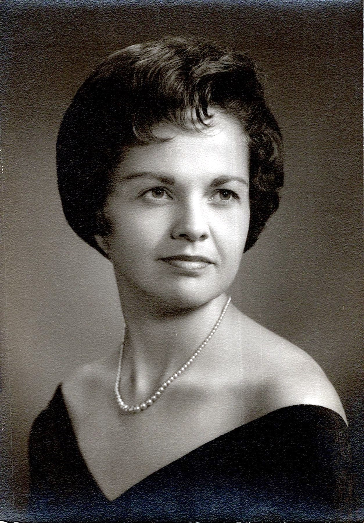 Martha Rhodes's Instagram, Twitter & Facebook on IDCrawl