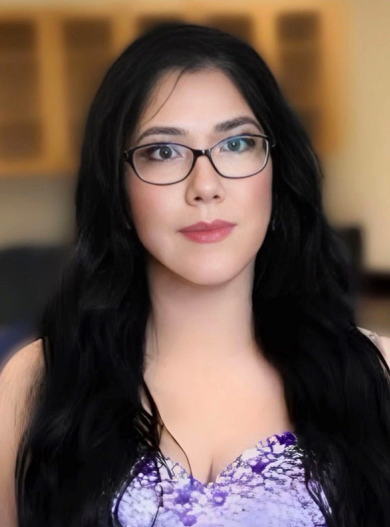 Tracey Hotomani Ogahci ska mani wiya (Walking White Shawl Woman ...