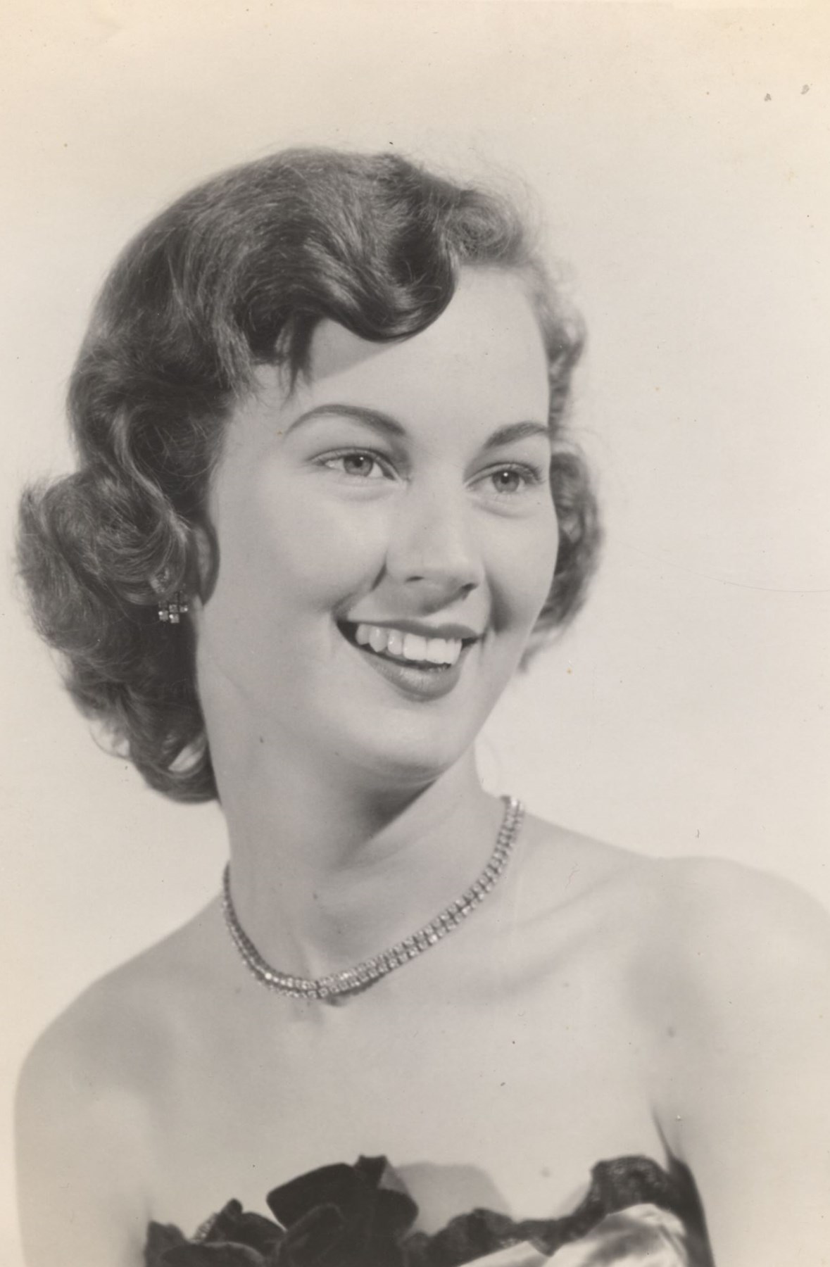 Dolly Holmes's Instagram, Twitter & Facebook on IDCrawl