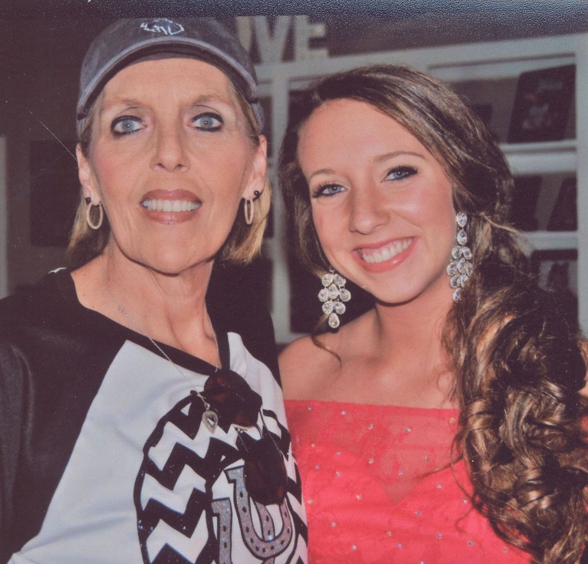 Lisa Burton's Instagram, Twitter & Facebook on IDCrawl