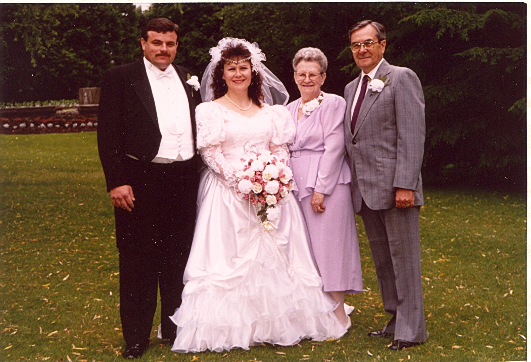 Jon Ecker Y Su Novia