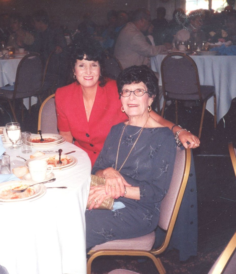 Mary Garofalo's Instagram, Twitter & Facebook on IDCrawl