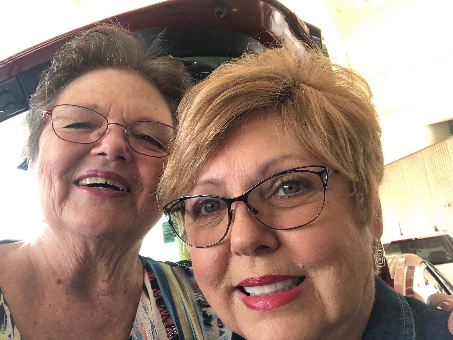 Linda Knight's Instagram, Twitter & Facebook on IDCrawl