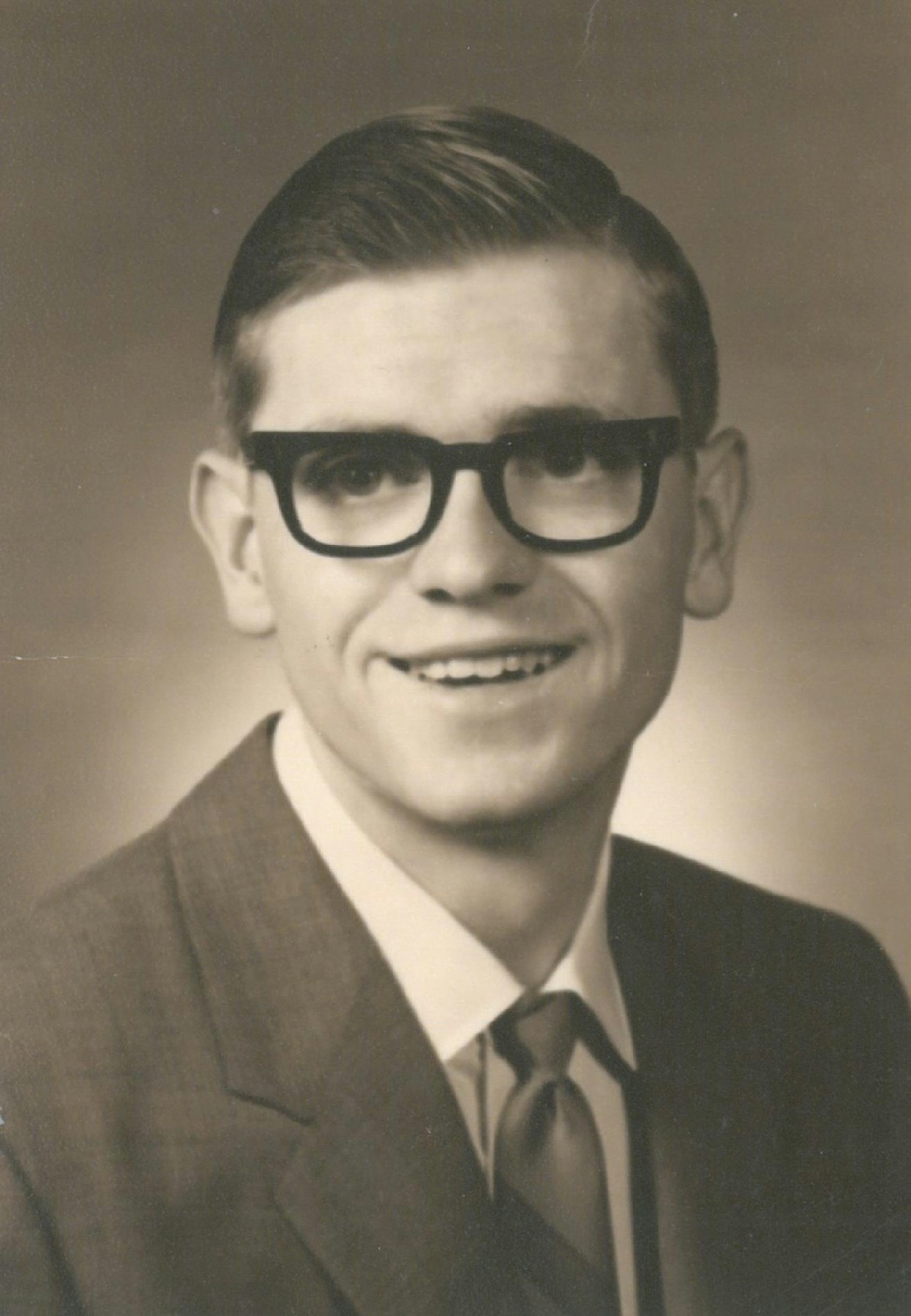 Sally Loos's Instagram, Twitter & Facebook on IDCrawl