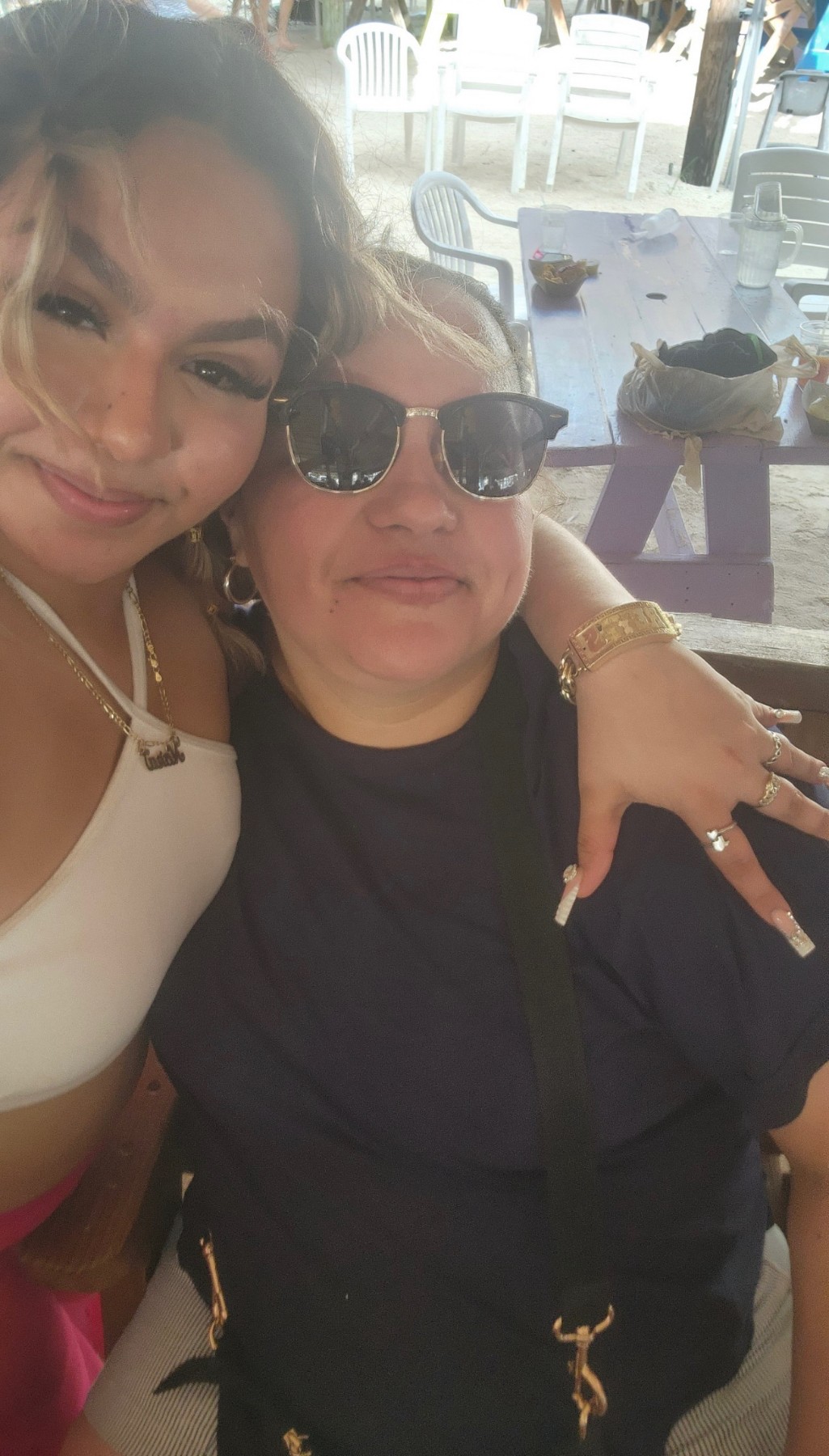 Lorena Reyes's Instagram, Twitter & Facebook on IDCrawl