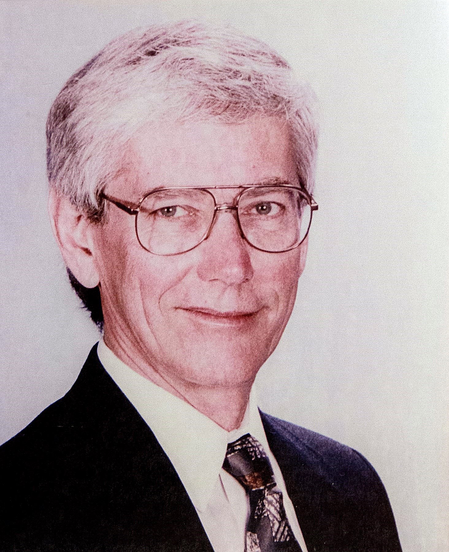 Dr. Robert D. Dahms Obituary - St. Paul, MN