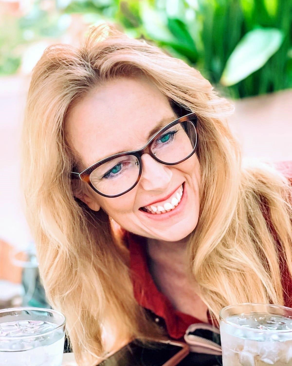 Deborah Leach's Instagram, Twitter & Facebook on IDCrawl