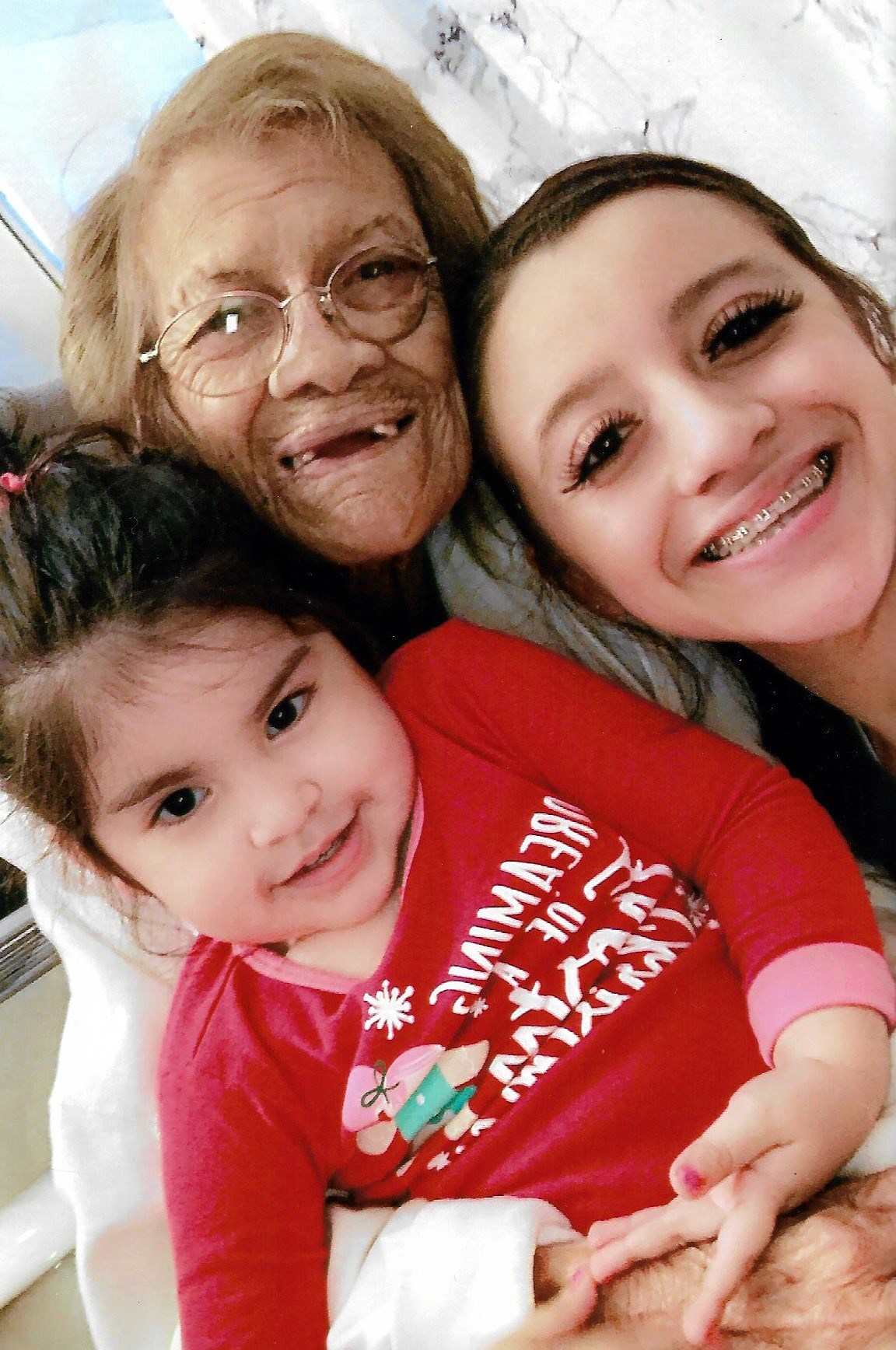 Helen Velasquez's Instagram, Twitter & Facebook on IDCrawl