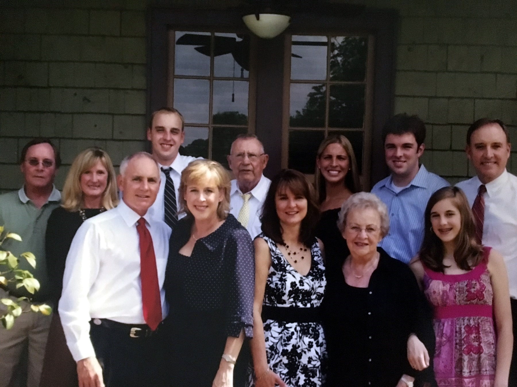 Laura Burdette's Instagram, Twitter & Facebook on IDCrawl