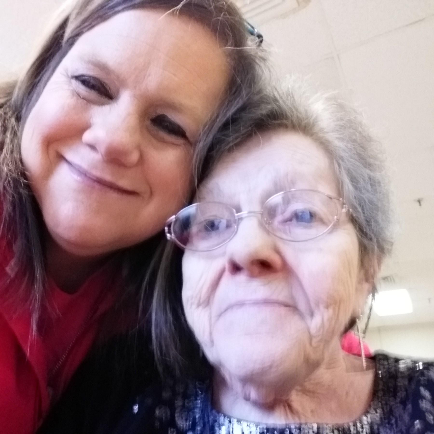 Leslie Clements's Instagram, Twitter & Facebook on IDCrawl