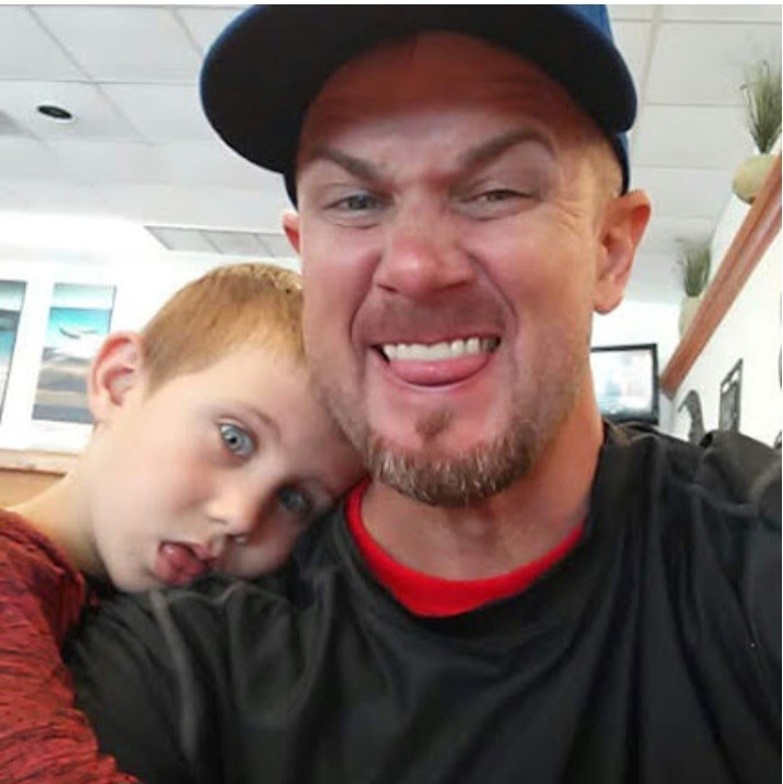 Jeffrey Lash's Instagram, Twitter & Facebook on IDCrawl