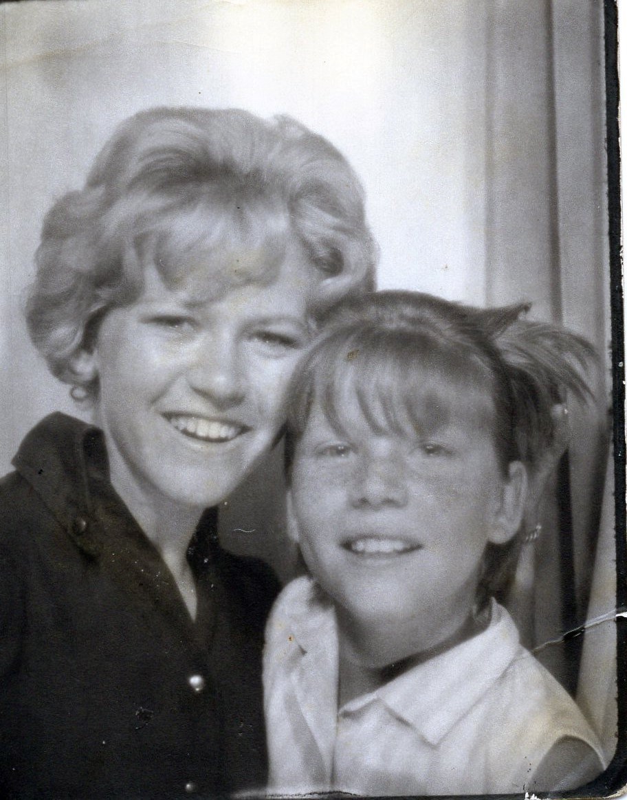 Joanne Farrell's Instagram, Twitter & Facebook on IDCrawl