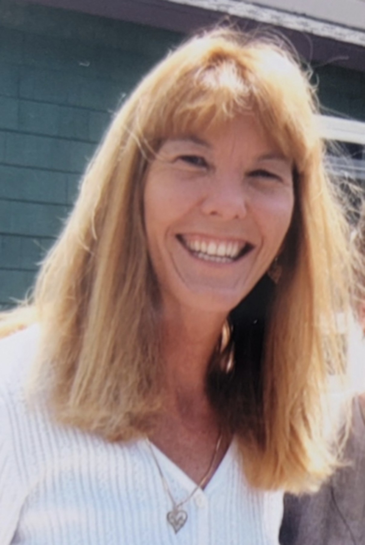 Julie Blakely's Instagram, Twitter & Facebook on IDCrawl